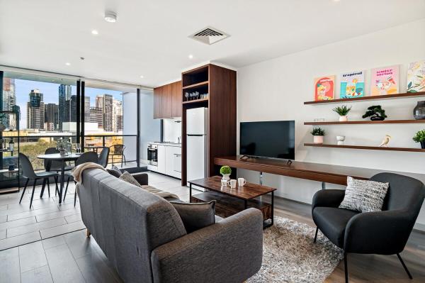Modern 2b2b Apt Near Crown With Parking And City Views - Kensington