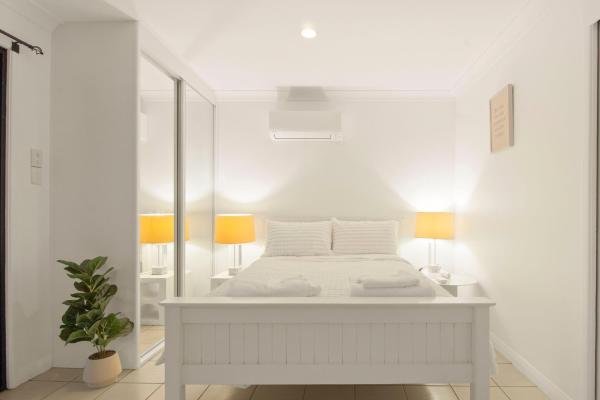 Classy Modern Self Contained Studio- Private & Peaceful - Brisbane