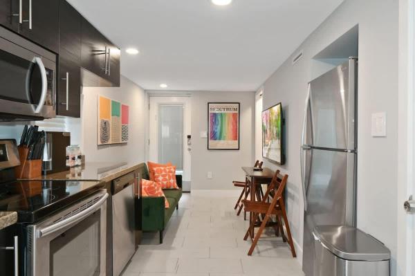 Cozy Mid-century Apartment Steps From Restaurants #Dcottage - Washington, D.C., DC