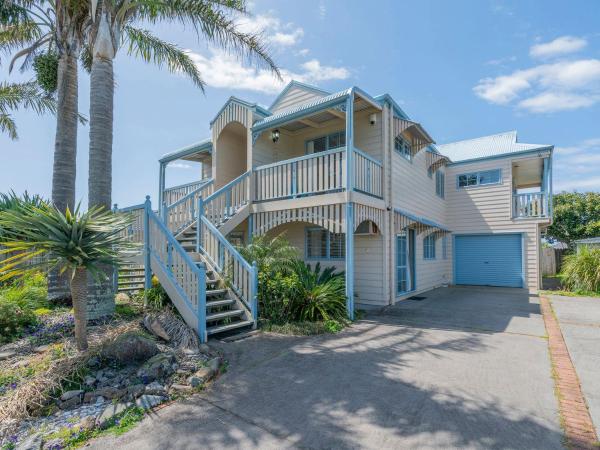 Charming Family Retreat - Cozy 3 Bedroom & 3 Bathroom - Whitianga