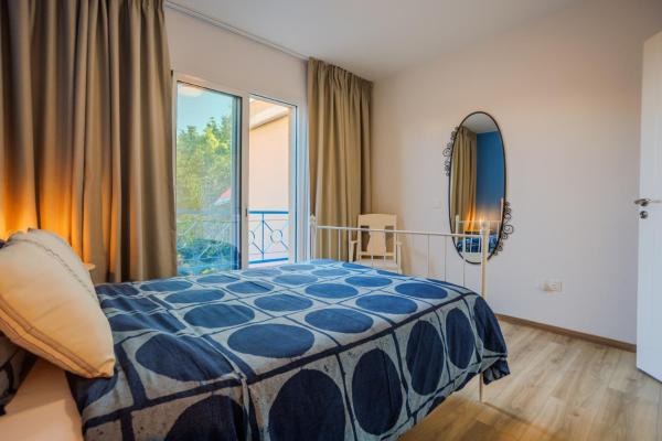 Seaside Sun Kissed House With Pool In Tourist Area - Kato Paphos