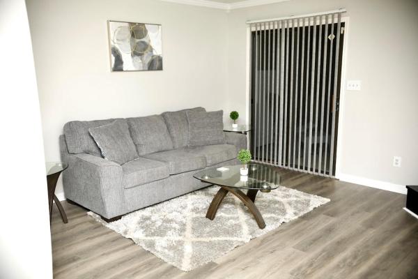 Country Club's Cozy 2-bedroom! - Lewisville, NC