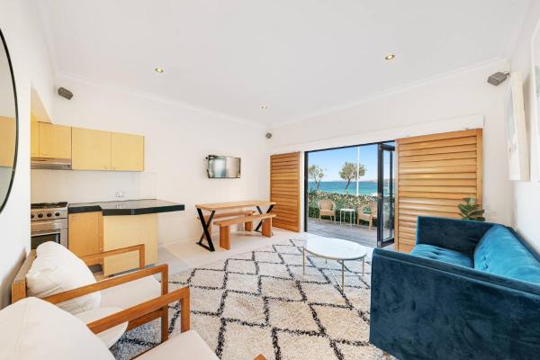 The Retreat : Beachfront View + Parking - Manly