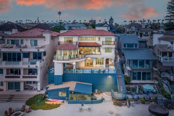 4 Bedroom With Pool - Oceanside, CA