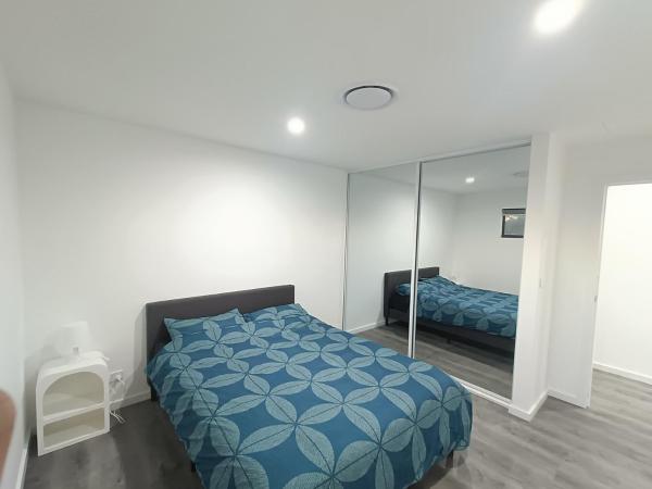 Comfortable And Modern Queen Room In Guildford Home - R99 - 버우드