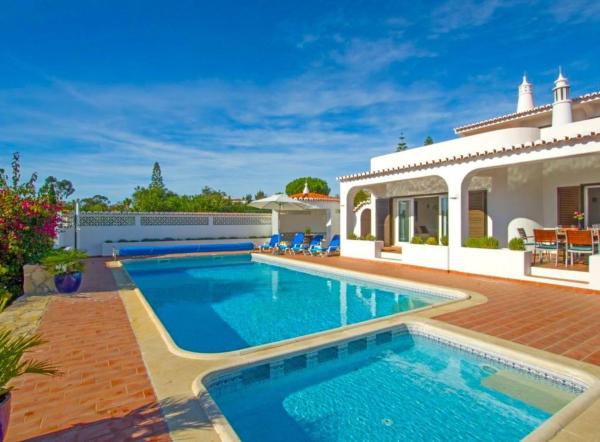Villa Carvoeiro Tennis - Villa With Tennis Court And Private Heated Swimming Pool In Carvoeiro - Praia da Rocha