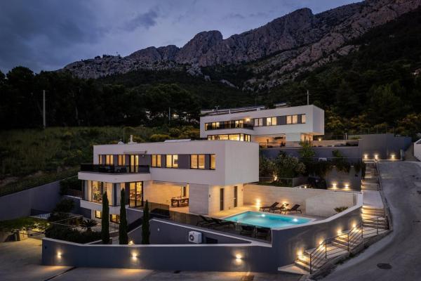 Luxury, Seafront Villa Petra With Heated Pool Only 50m From Beach - Omiš