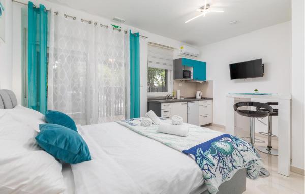 Lovely Apartment In Pula With Wifi - Peroj