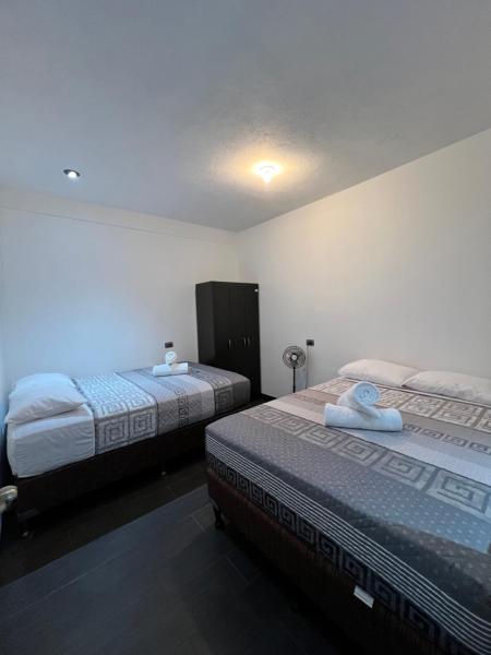 Encanto Junto Al Lago En La Zona Viva - Guatemala