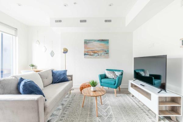 Beautifully Furnished 3br Apartment Close To High Park - Mississauga