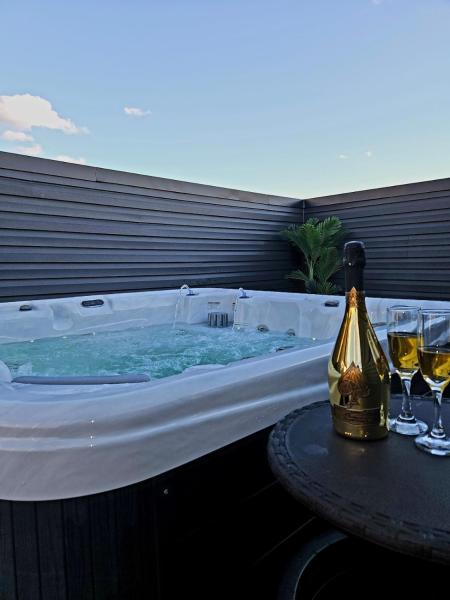 5br Home Near City Center, Live! Casino, Hot Tub With City View - Camden, NJ