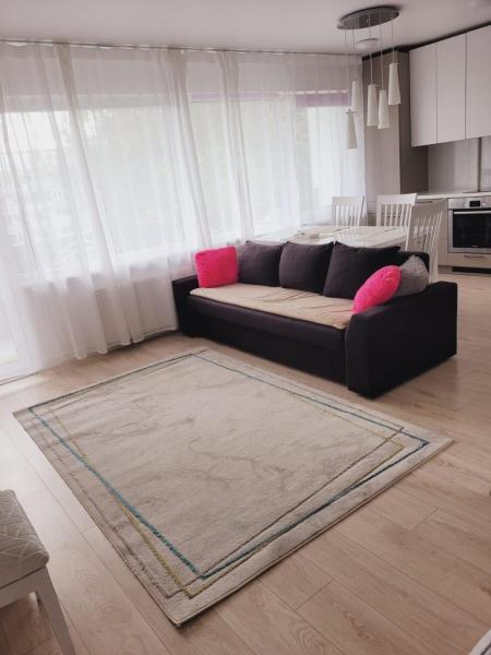 White Apartments Free Parking Self Check-inn - Lettland