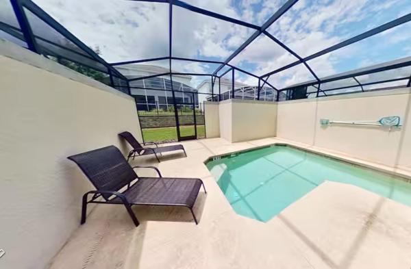 1556 Pd - Poolside Bliss: Enchanted 4br Townhome - Davenport, FL