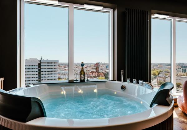 Sauna Jacuzzi River View Quorum Apartment - Wrocław