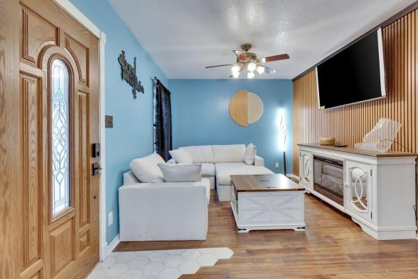 Walkable Oasis And Guest Suite With Pickleball Court - Austin, TX