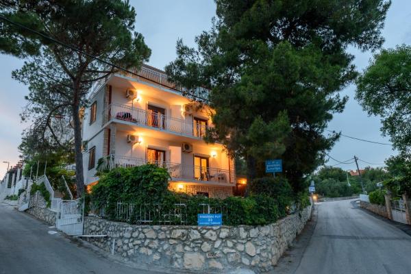 Apartments Lucija - Okrug Gornji