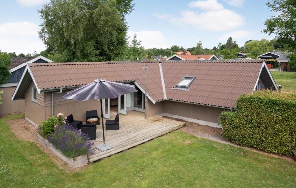 4 Bedroom Nice Home In Hejls - Dania