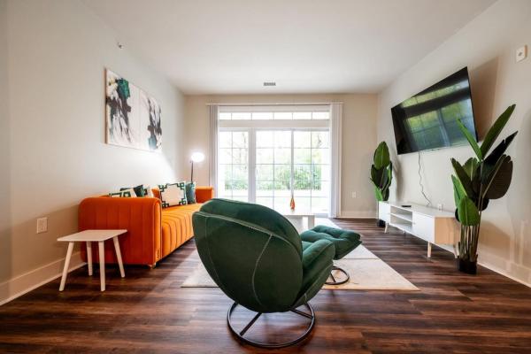 Stylish 2br Keystone - Carmel, IN