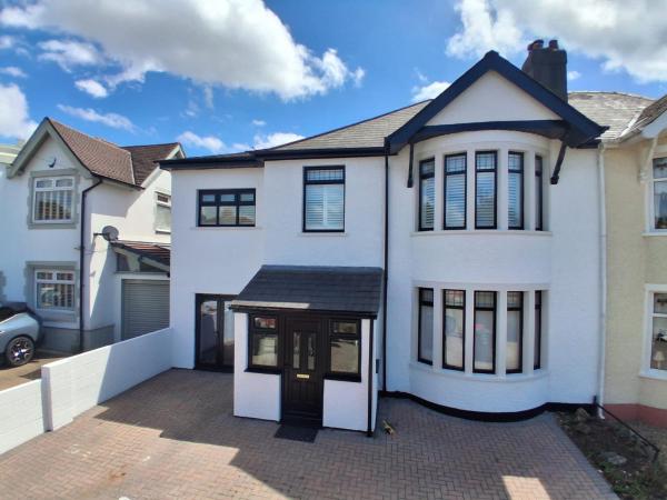 Beautiful Large Family Home 5 Bedrooms,3 Bathrooms - Cardiff