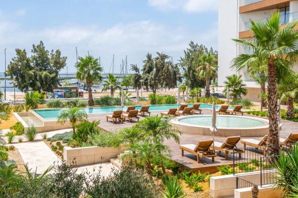 Marina Vista - Modern 1bdr W Gym - Marina & Pool Views - Faro