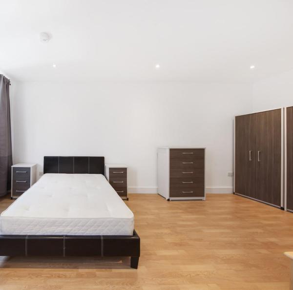 Newly Refurbished Entire One Bedroom Flat - Watford