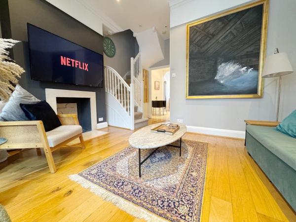Stylish Duplex Condo Opposite Hyde Park - Chelsea