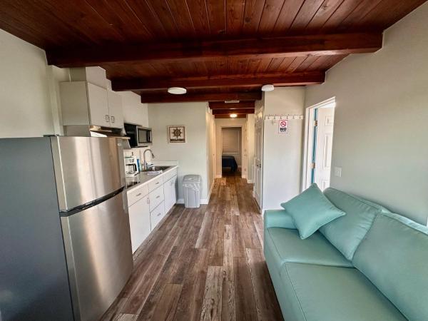 Cottage 31, Hibiscus Hut - Dora Canal Court - A Downtown, Waterfront Community - Leesburg, FL