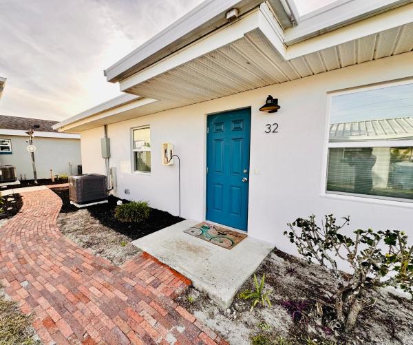 Cottage 32, Flamingo Bungalow - Dora Canal Court - A Downtown, Waterfront Community - Leesburg, FL