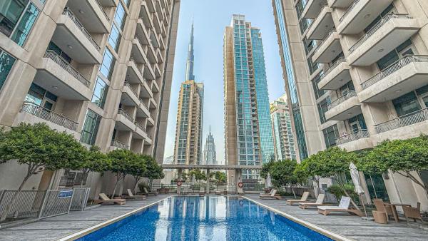 Chic Studio Apartment, Pool And Balcony, Steps To Burj Khalifa - Dubái