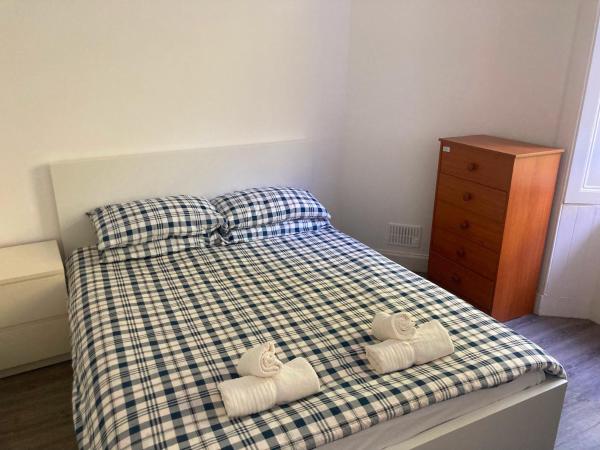 Double Room With Shared Bathroom - Fife
