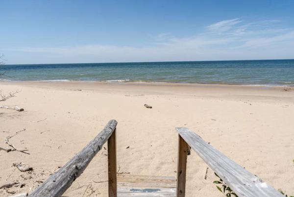 All The Waters Retro Home On Lake Michigan- Your Own Private Beach - Benton Harbor