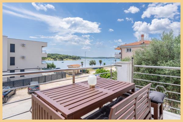 App Tulum-30m Zum Meer, Privatparkplatz, Balkon, 50'smarttv, Sat - Medulin