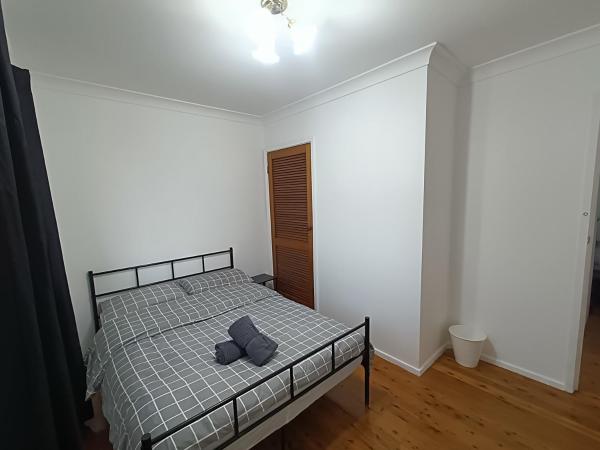 Queen Room In Carlingford Near Shops And Station - Nc4 - Appin