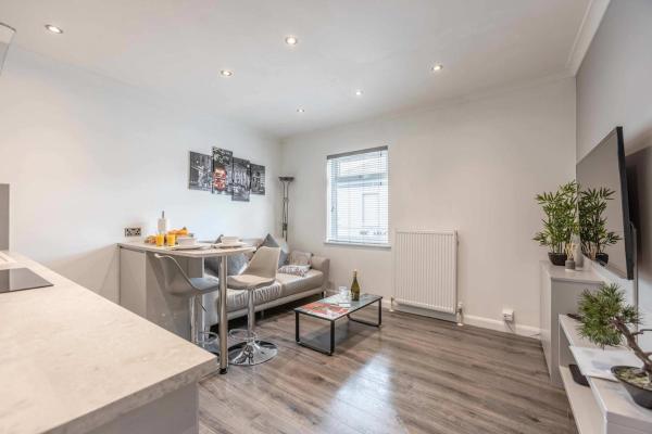 Windsor Hideaway, Walk To Castle And Town - Slough