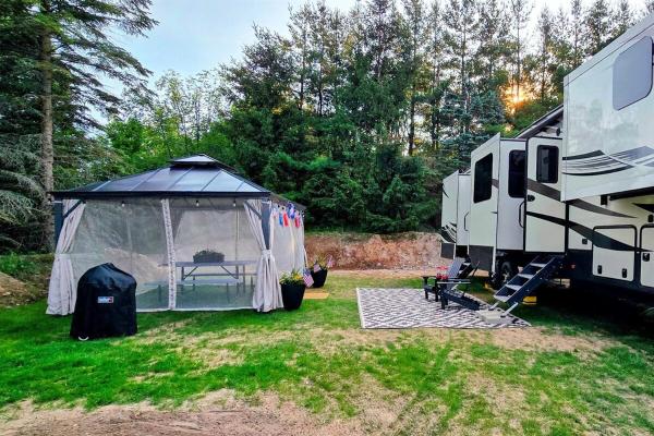 Luxury Rv On 10 Private Acres Bring Your Pup - Boyne City, MI