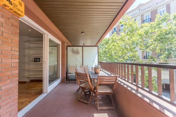 Apartment Barcelona Rentals - Classic Bonanova Apartment - Cornellà de Llobregat