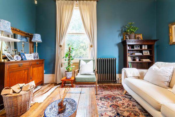 3 Bed Newark Home With Grand Ceilings & Cozy Vibes - Newark-on-Trent