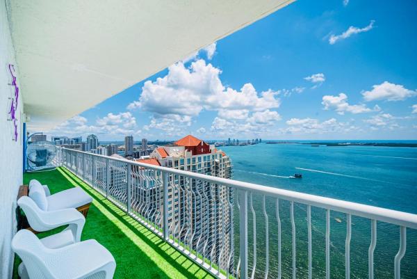 Top Floor Front Facing Penthouse With Breathtaking Views - Miami, FL