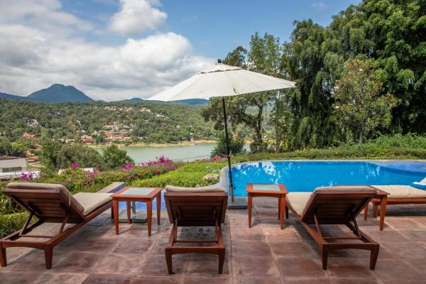 Lake Views & Gathering Spaces In Avándaro - Valle de Bravo