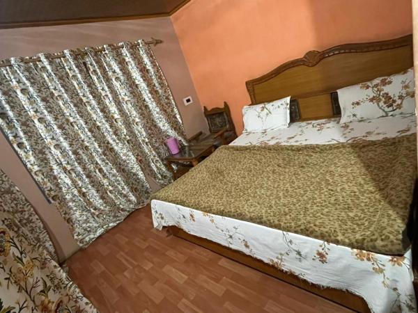 Hotel Tauhura - Srinagar