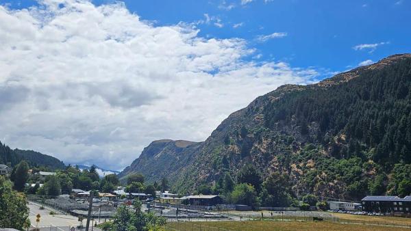 3-bed Queenstown Apt With Balcony, Close To Town - Queenstown, New Zealand