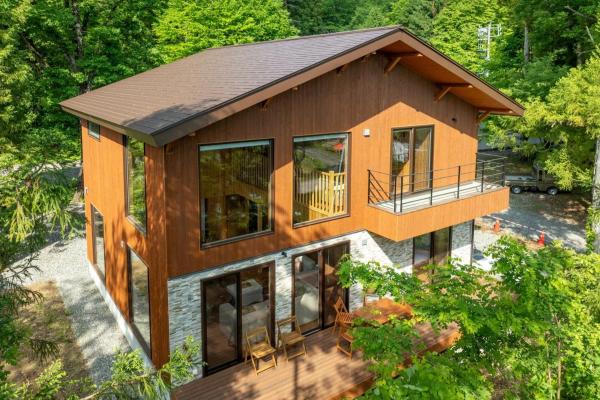 White Lake Hill Hakuba By Jamsz Royale - 白馬村