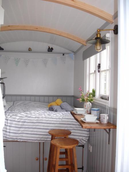 Apple Tree Shepherd's Huts - Blackberry Hut - Port Isaac