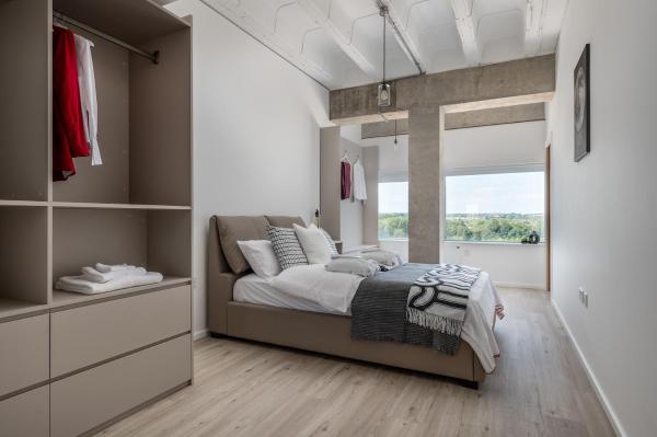 Ideal For Corporate And Business Stays With Free Parking Above Mk Train Station - Milton Keynes