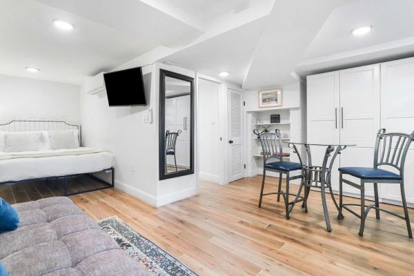 Sojourn Charming Lower Level Studio - Capitol Hill - Union Station Washington