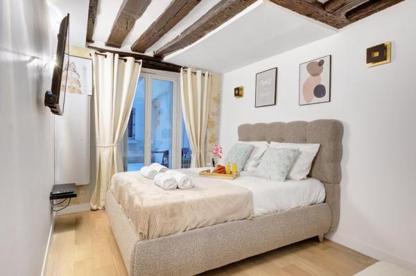 Marie Stuart Gem Heart Of Montorgueil - Place de la République