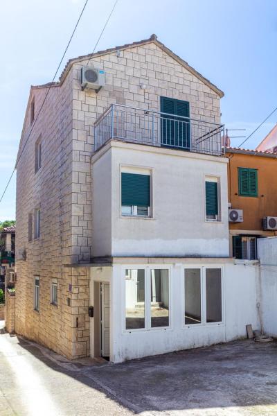 Stone House With Two Balconies And The Sea View - Bol