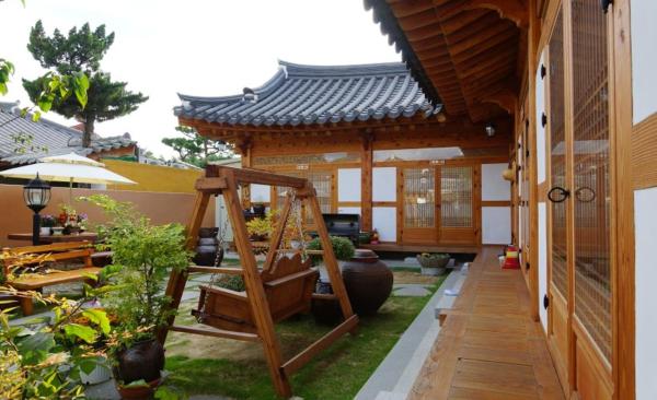 Jeonju Hanok Maeul Sukbak Deomeomoom - Jeonju-si