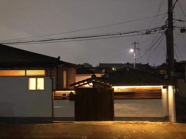 Gyeongju Eupseong Dokchae Hanok - Gyeongju-si