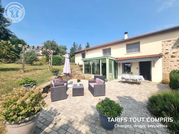 Gîte De Charme Avec Terrasse, Jardin Et Jeux - Tout Inclus, Lits Faits, Linge Fourni à Saint-galmier - Fr-1-496-300 - Montrond-les-Bains